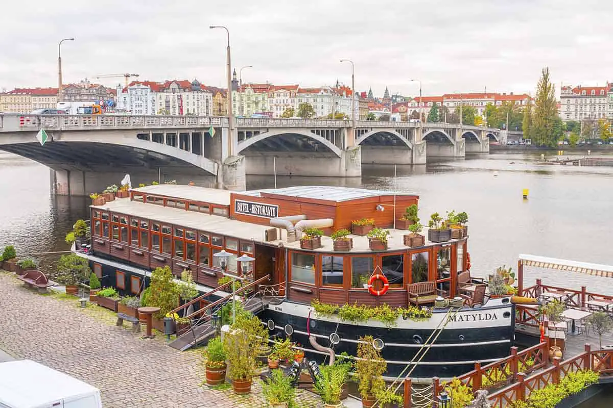 Travel Accommodations (15 Types Explained) – Architecture